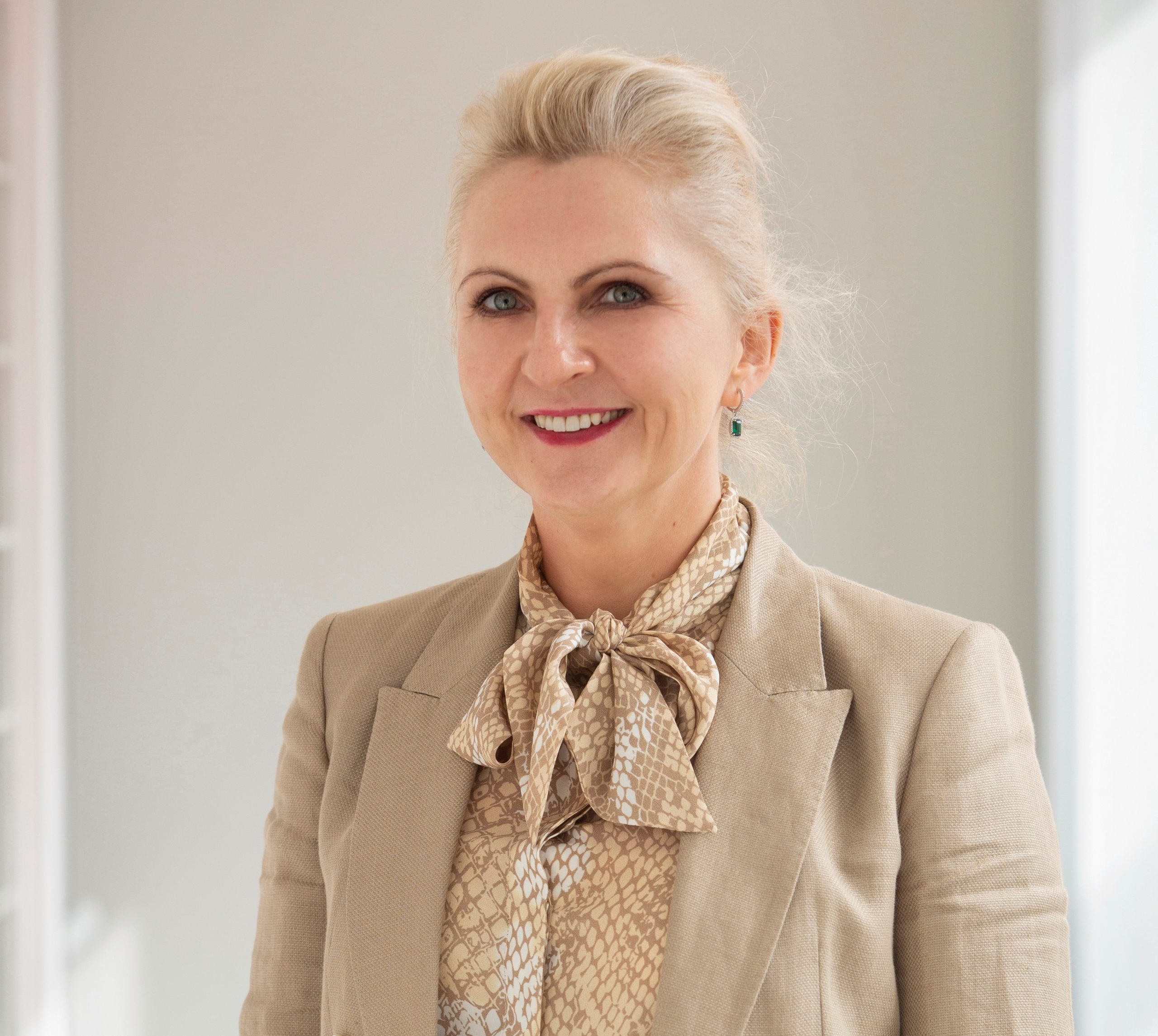 Plastic Surgery Wellington NZ | Female Plastic Surgeon | Dr Mackenzie